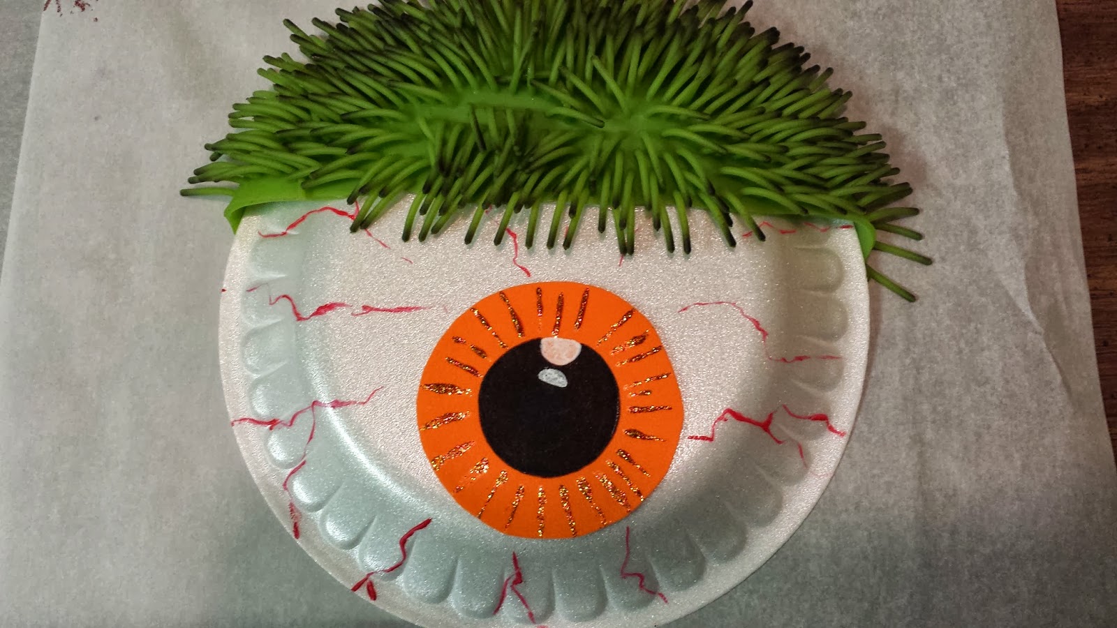 Stuff and Giggles: Halloween Paper Plate Eyeballs